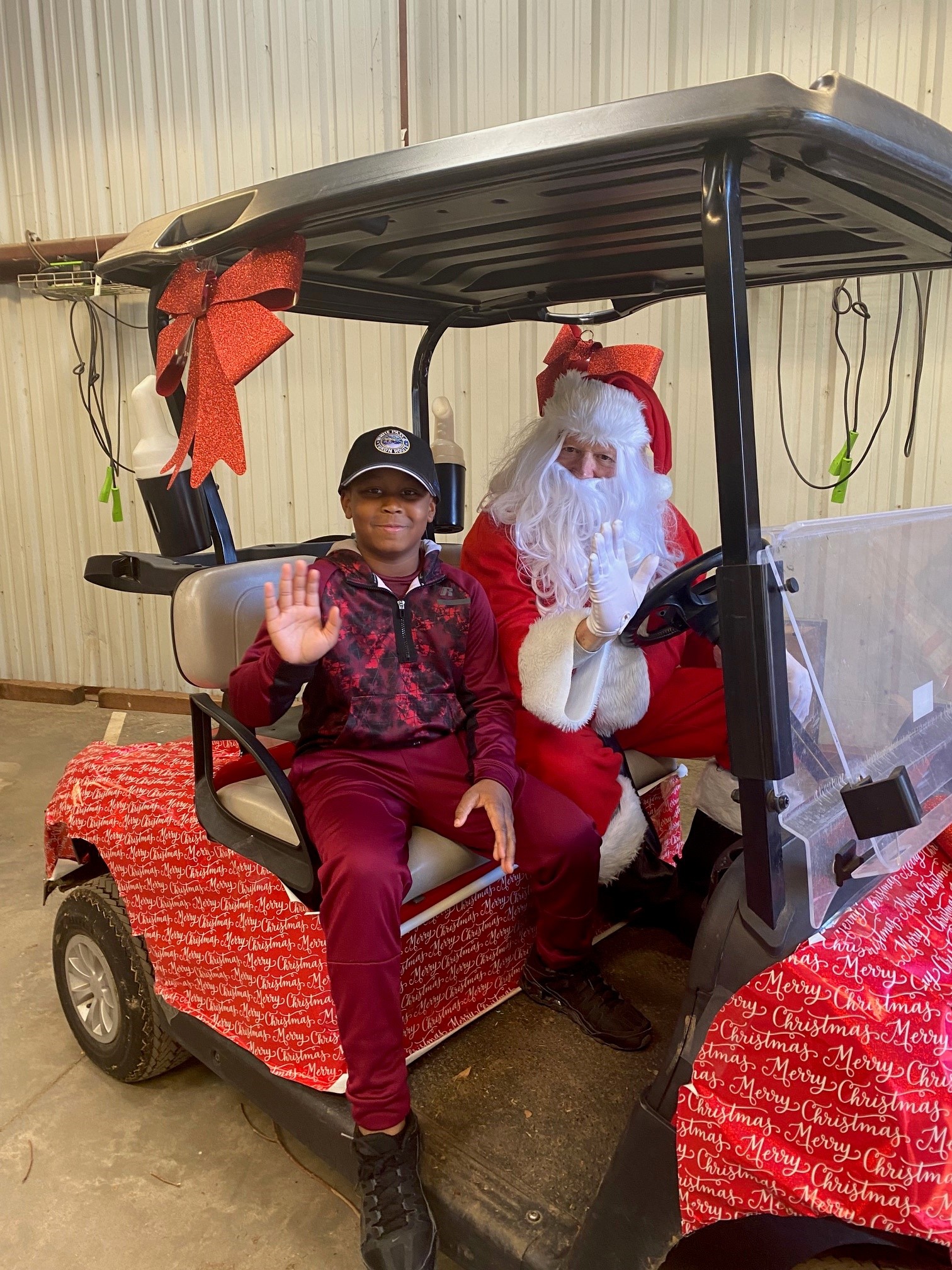 Santa Takes Time Out Of His Busy Schedule To Stop By William Land Golf ...